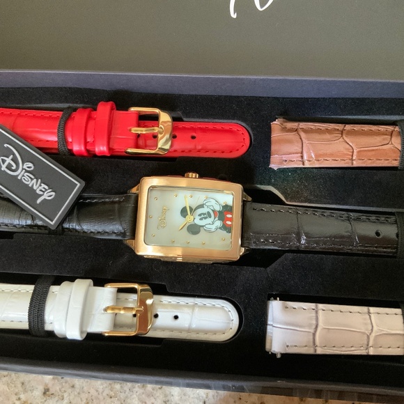 Disney | Accessories | Nib Disney Mickey Mouse Watch 5 Leather Straps ...